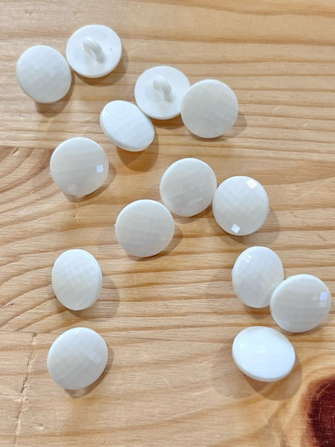 02-2479 End of Line White Shank Button 20L – Button-Company