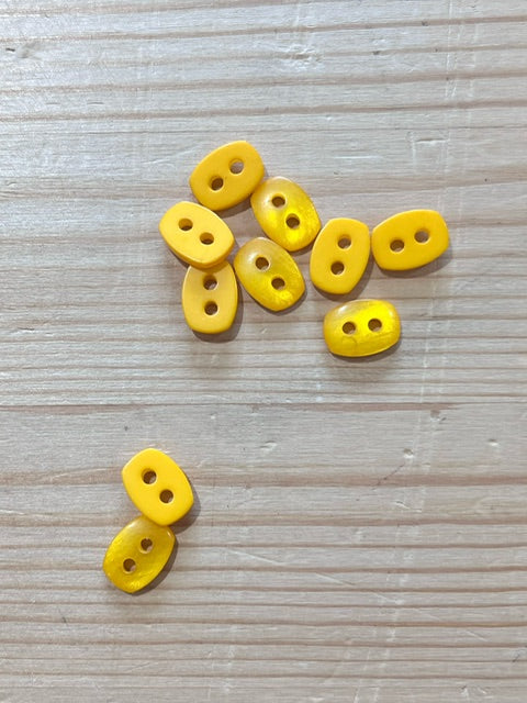 02-2627 End of Line Sunshine Yellow Rectangle Buttons x 10 – Button-Company