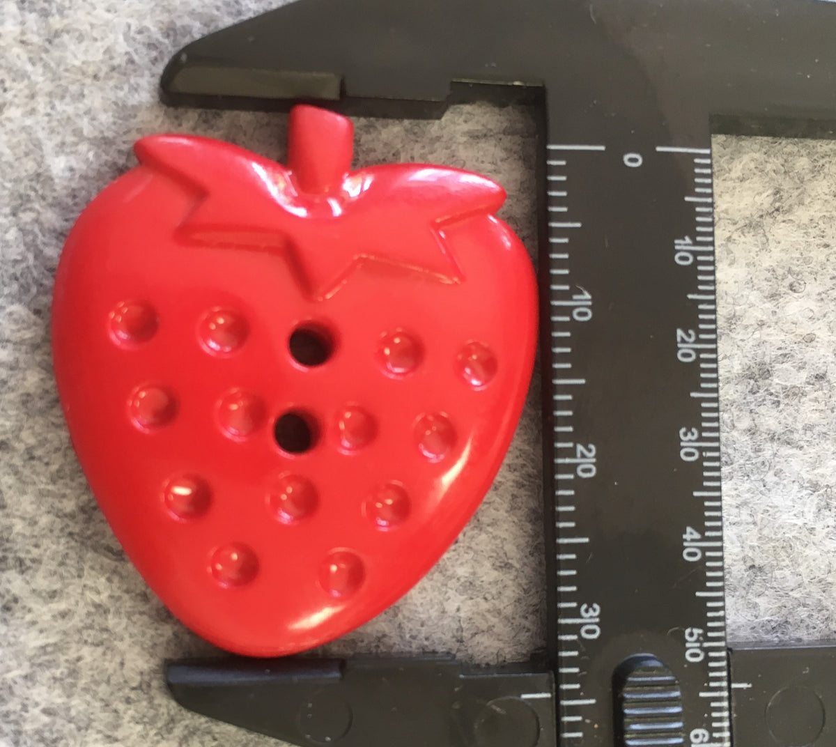 38-3300 Giant Strawberry Button - 54L - Red – Button-Company