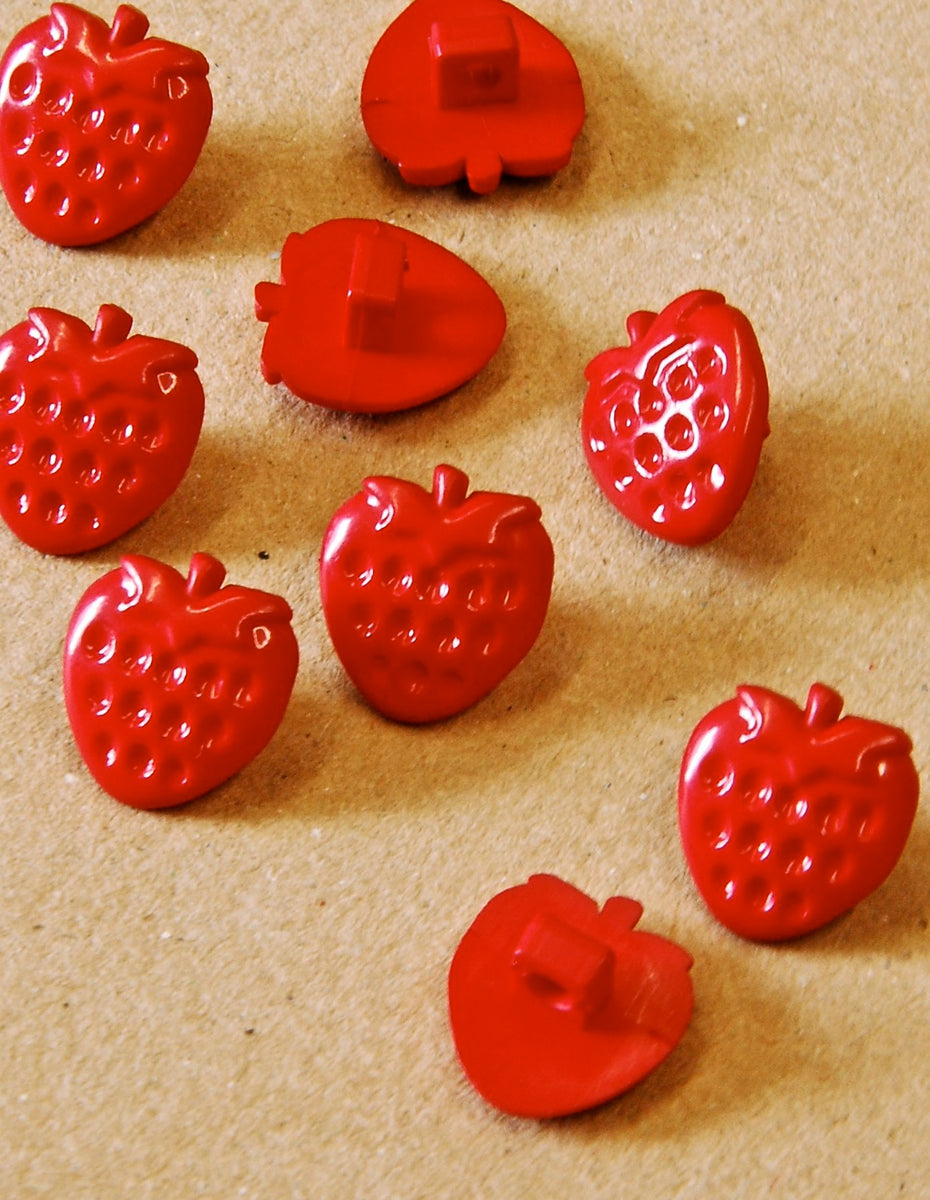 38-3028 Strawberry Button x 3 - 22L - Red – Button-Company