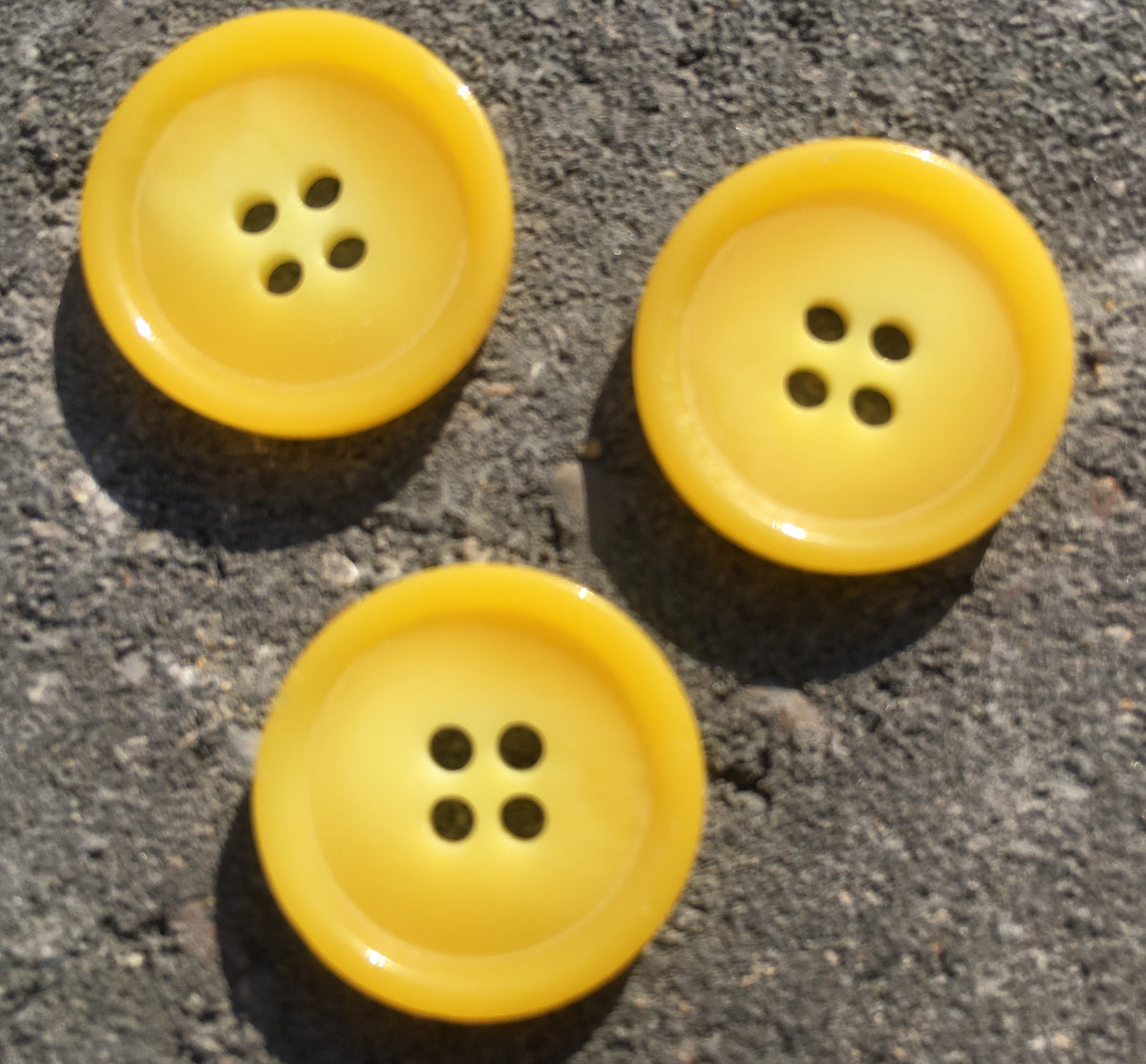 09-4001 Sunshine Yellow Ring Edge Button - 32L – Button-Company